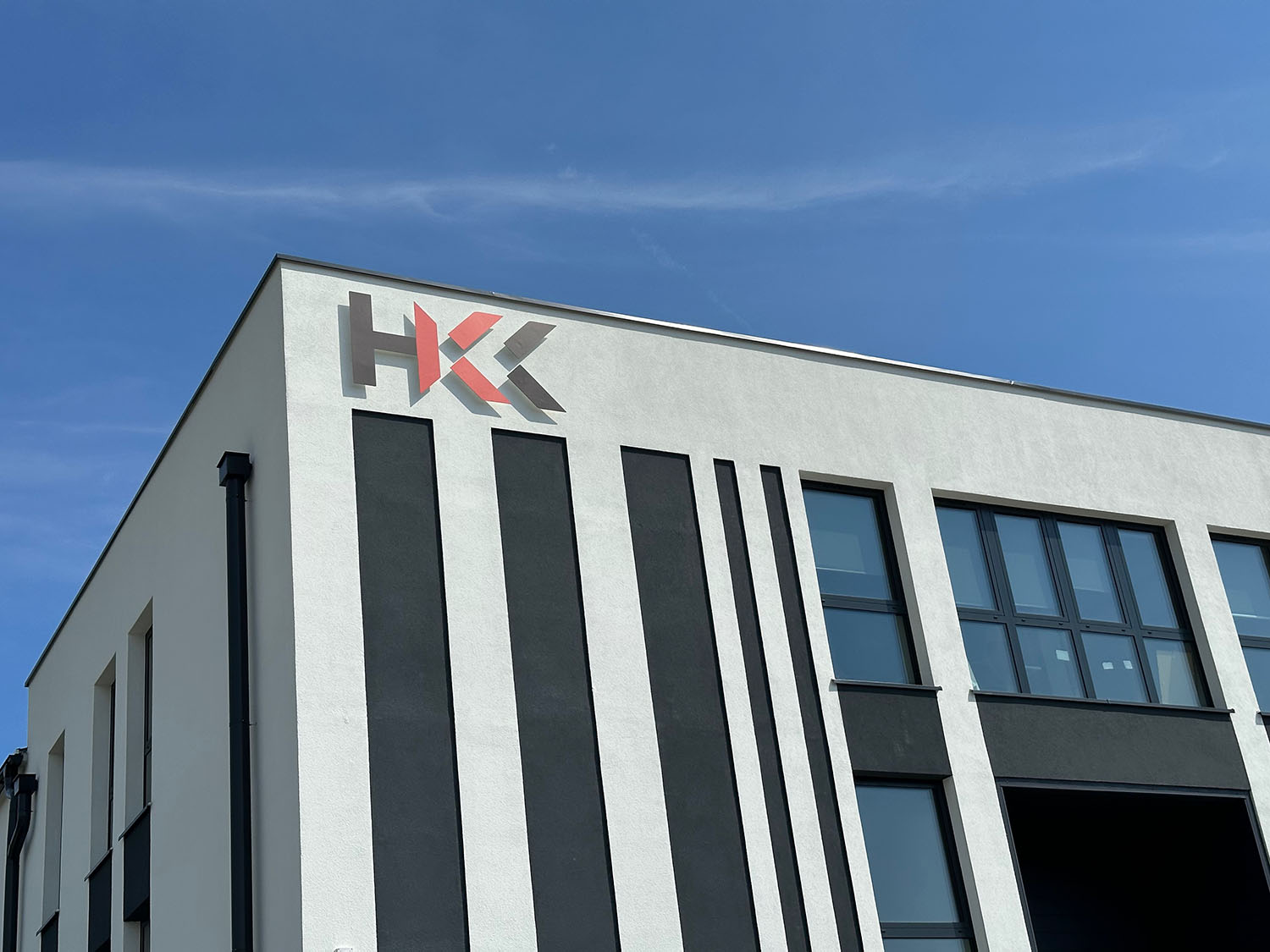 Siedziba HKK Group – zdjęcie biurowca – Optymalizujemy procesy logistyki i produkcji - HKK Group